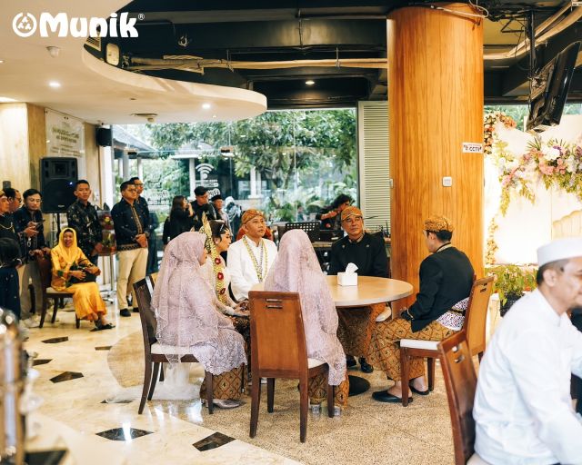 Munik Resto | Menyajikan masakan asli khas Indonesia dengan beragam ...